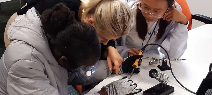 Girls Into Engineering | Leonardo in the UK