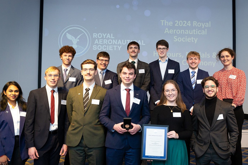 Leonardo part of Flying Start Challenge team recognised by Royal Aeronautical Society | Leonardo ...