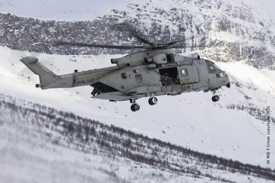 Leonardo awarded AW101 Merlin helicopter support contract extension | Leonardo in the UK